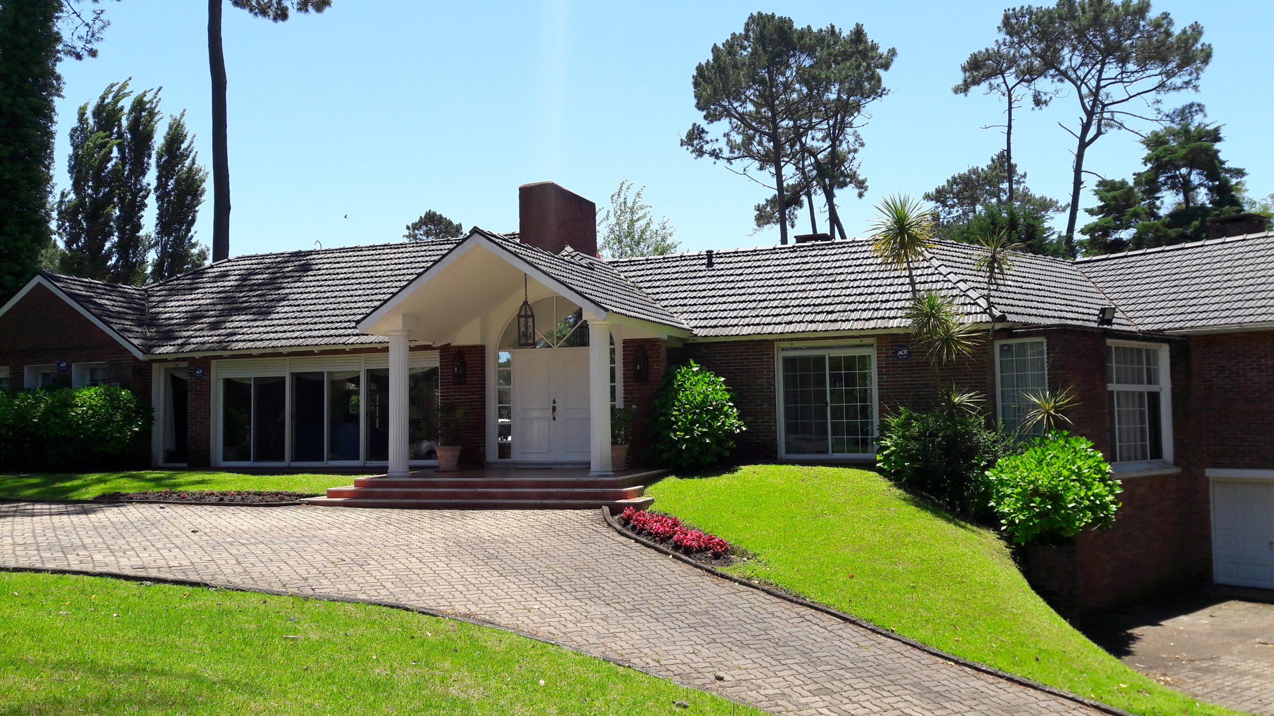 Casa en el corazón del Country - US$ 750.000 - Punta del Este