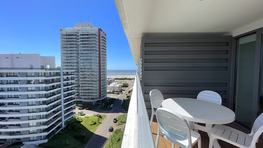 Apartamento en venta a 150 mts del Mar, en playa Brava. 258.000 U$D ...